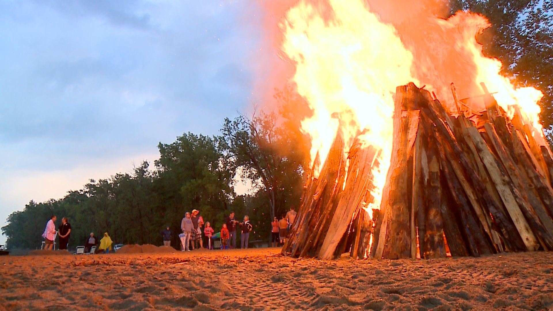 Bonfire Burns in Spite of Rain - Erie News Now | WICU and WSEE in Erie, PA